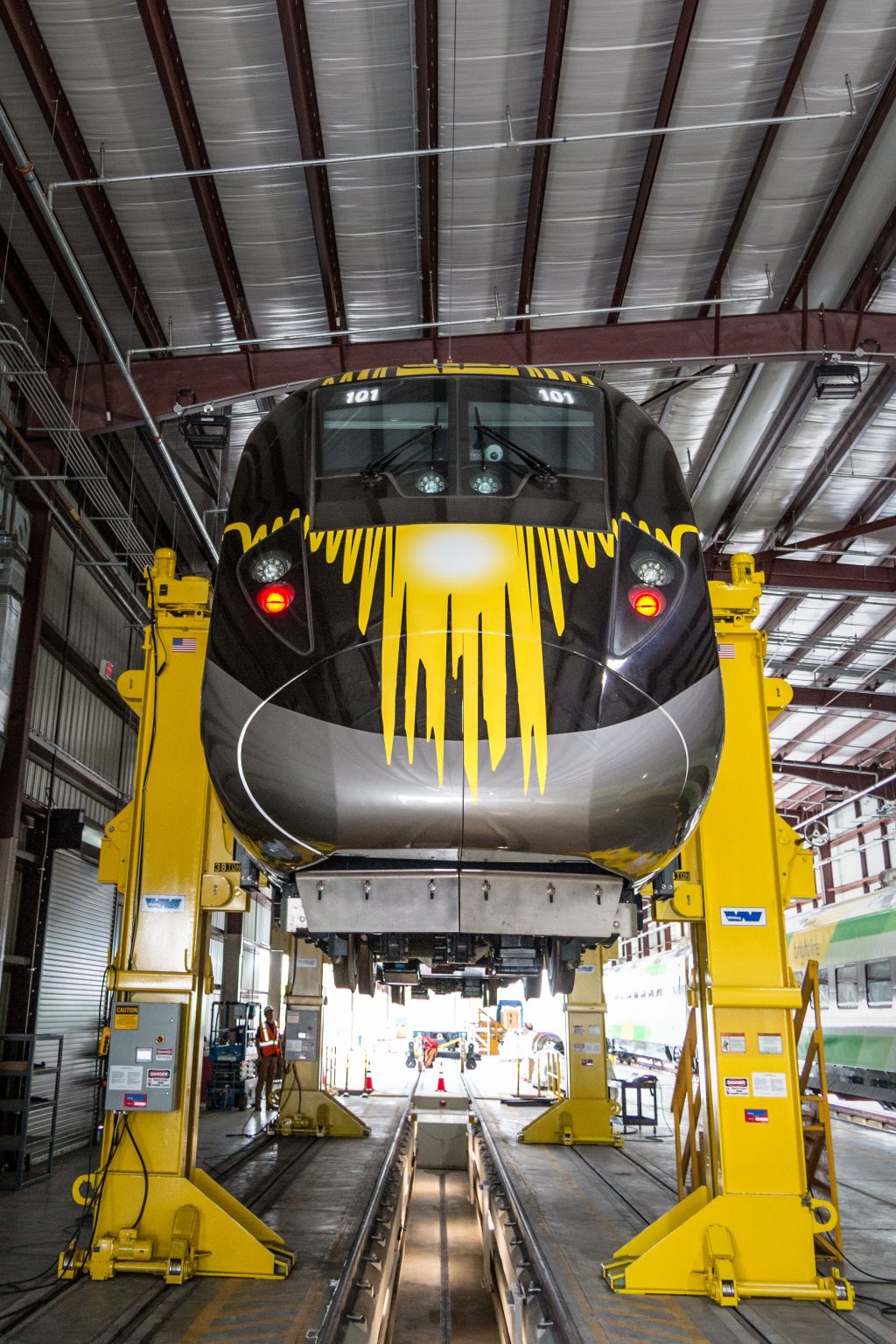 Choosing the Right Railway Lifting Equipment or Jack | Whiting